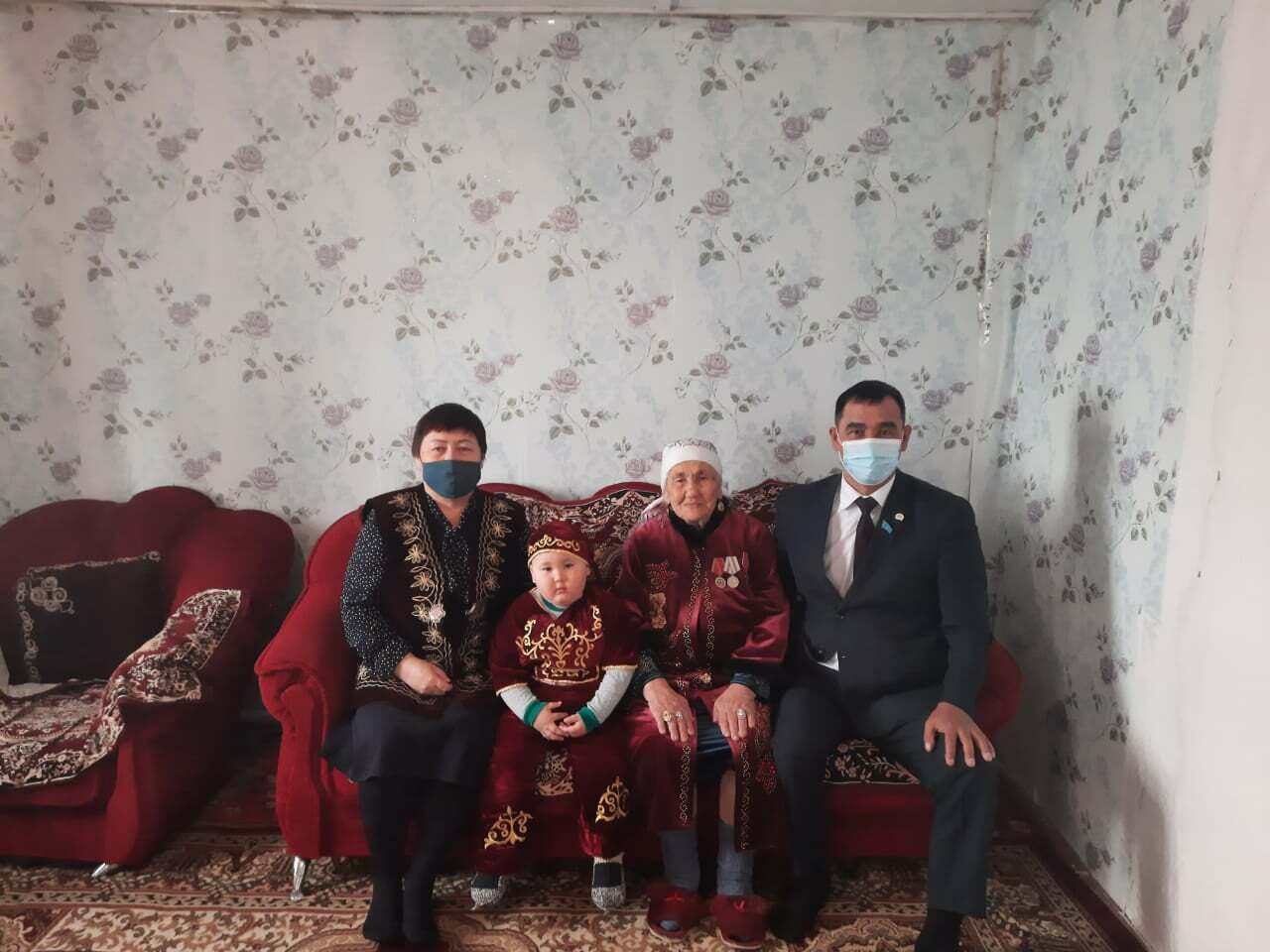 Қазақ дария кеуде қариясын сыйлаған ұлт «Қарты бар үйдің қазынасы